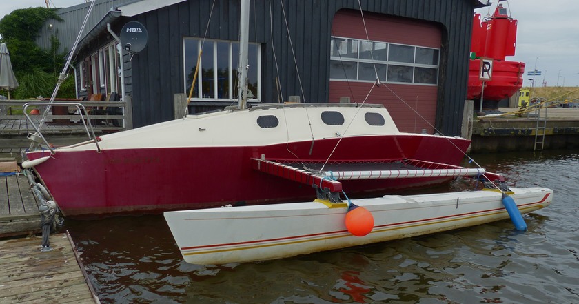 trimarans for sale A nice, cold moulded wood-epoxy 28' trimaran for ...